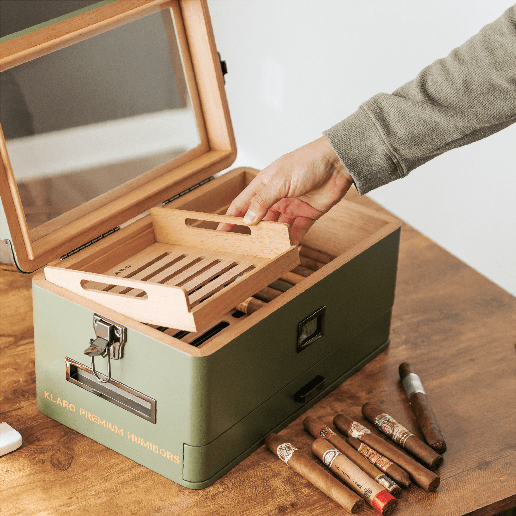 Military Glass Top Humidor – Case Elegance