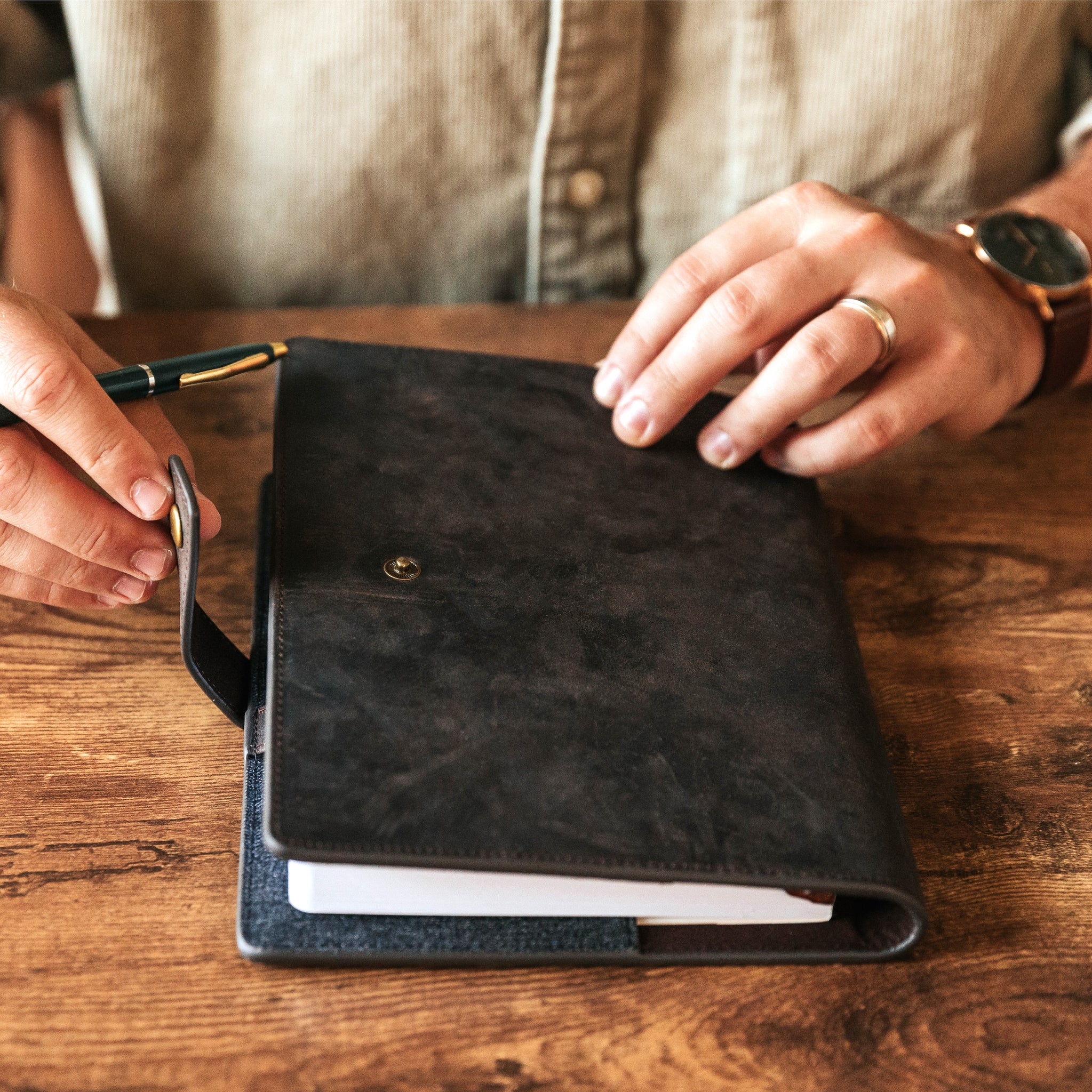 Bucksaw Refillable Leather Journal – Case Elegance